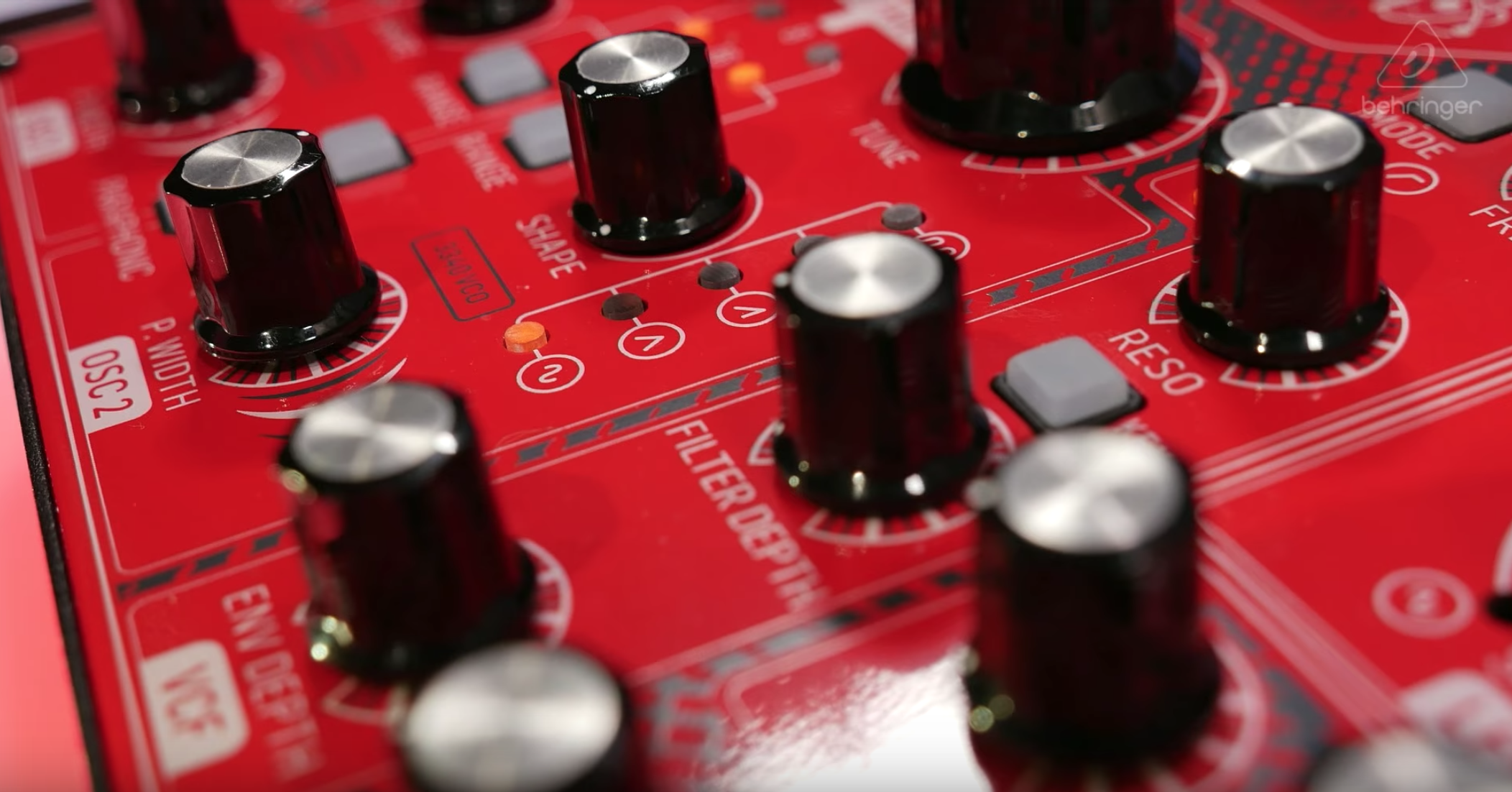 Behringer revela especificaciones y precio del sinte Neutron | Hispasonic