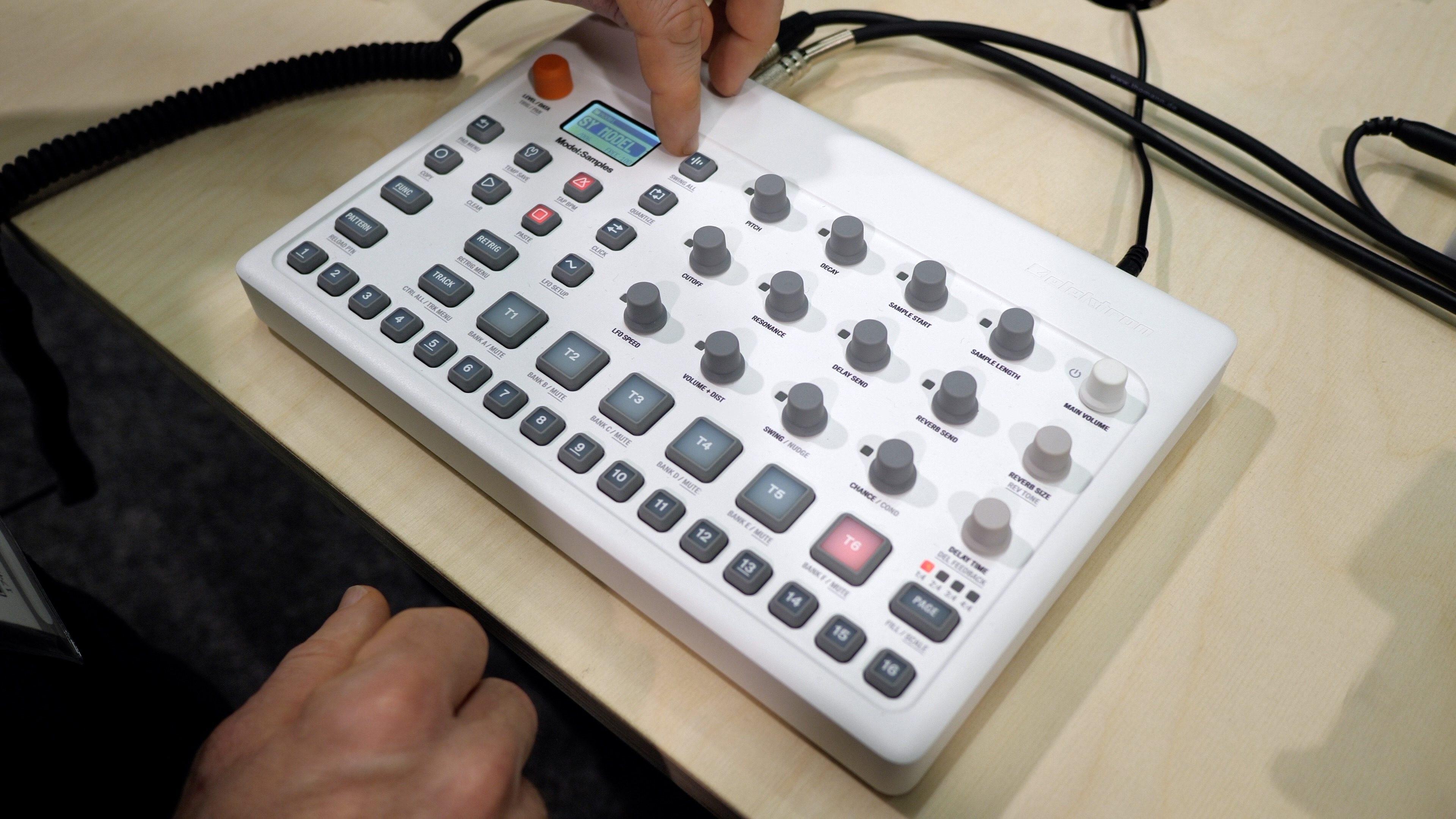 Elektron Model:Samples, primer contacto y prueba de sonido | Hispasonic