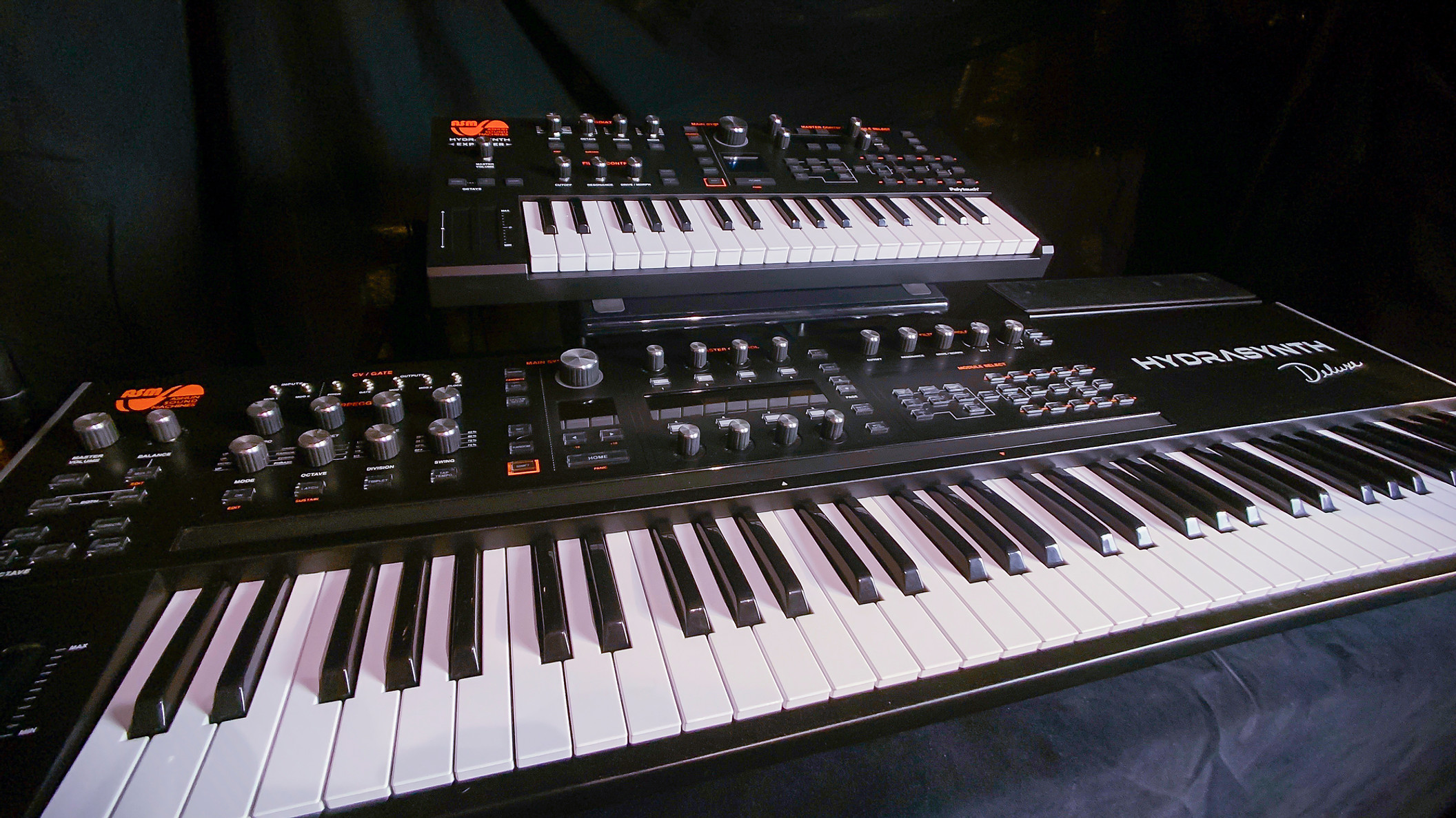 Hydrasynth Deluxe y Explorer, versiones grande y compacta del sinte ...