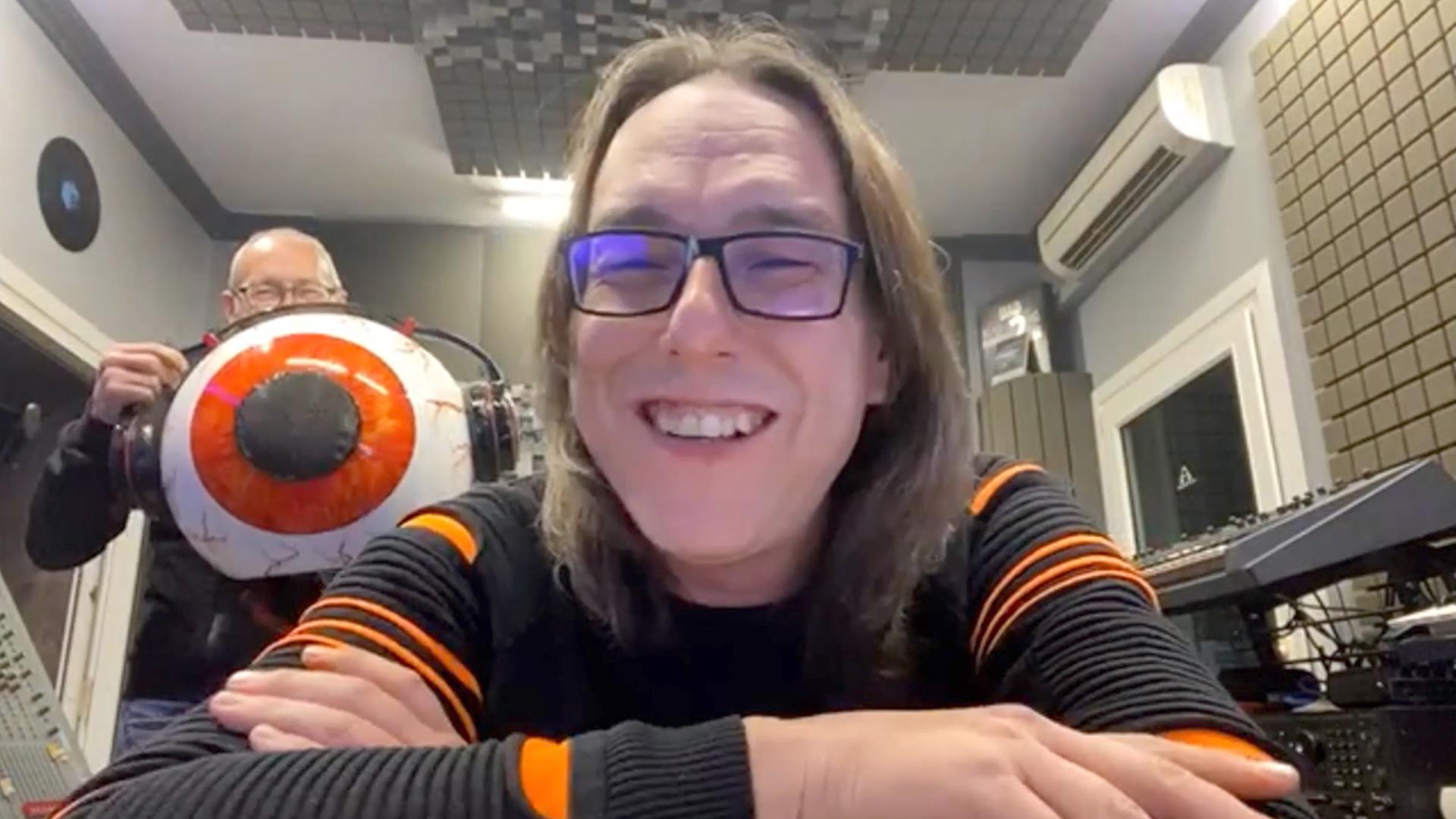 En las tripas de la mákina: Conectados con Ruboy, productor de "Flying ...