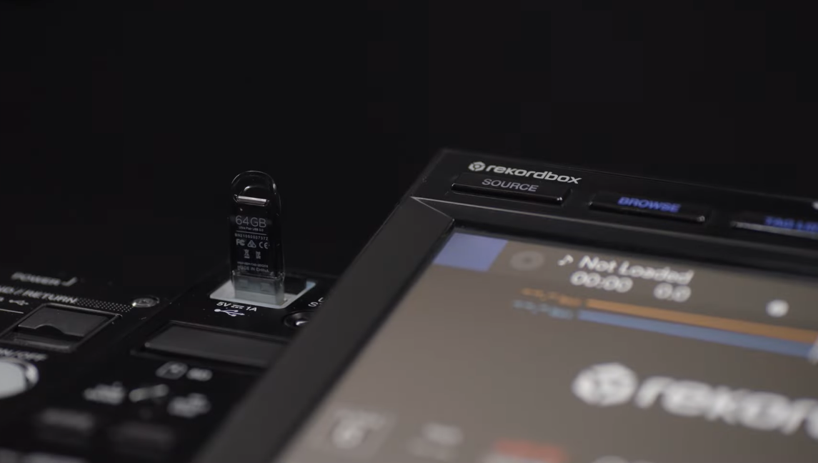 El nuevo firmware 2.0 del Pioneer CDJ-3000 permite reproducir música ...