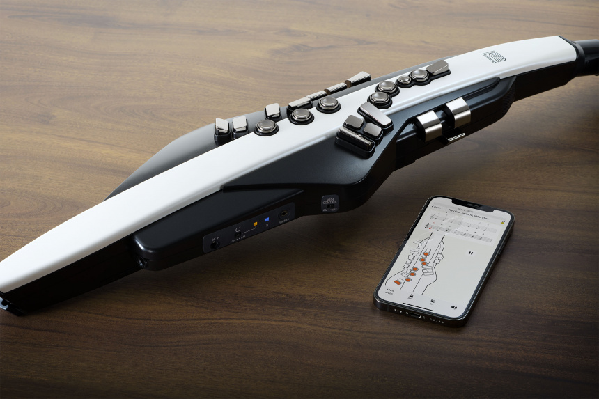 Roland Aerophone AE-20, la versión compacta del controlador de viento ...