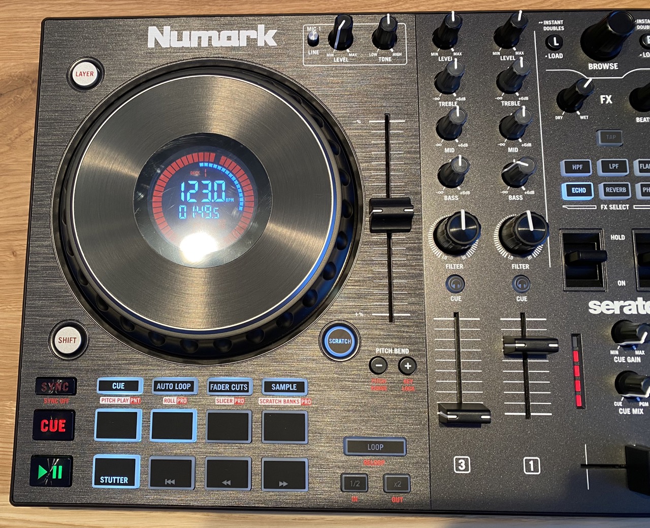 Review de Numark NS4FX, controlador DJ asequible de 4 canales | Hispasonic