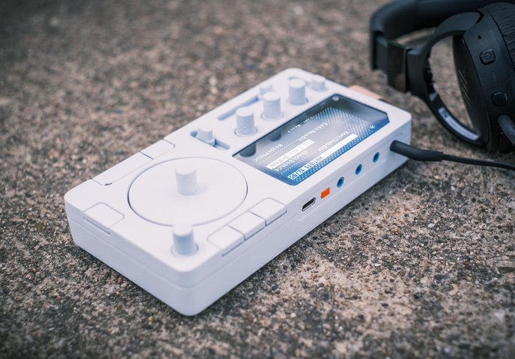 Drift DJ Zero, un sistema de DJing de dos canales autónomo ultraportáil ...