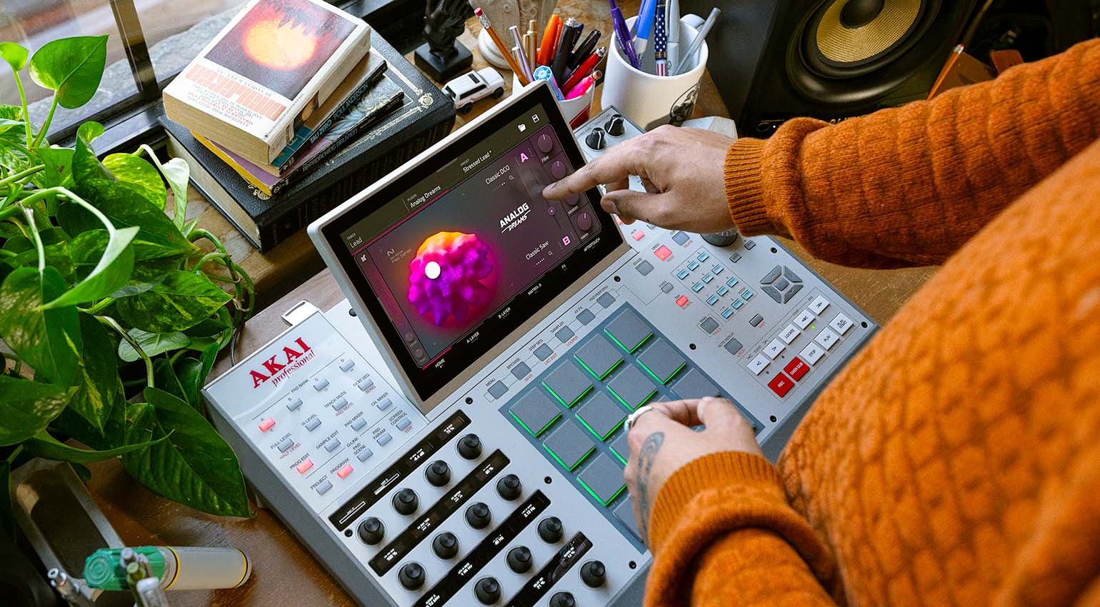 Akai lanza la versión oficial de MPC3 y anuncia integración con productos de Native Instruments ...